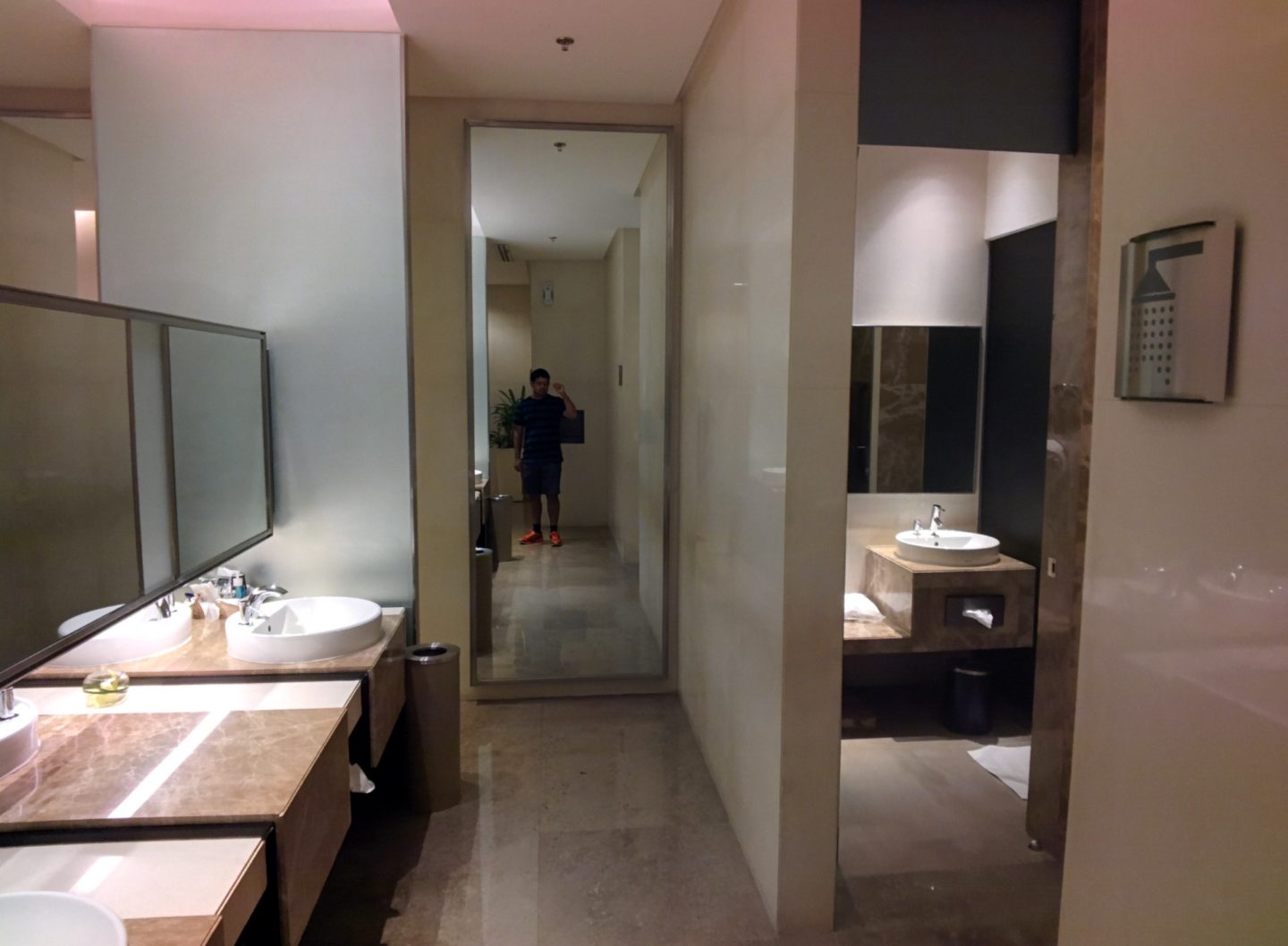 Lounge Review: Singapore Airlines SilverKris First Class Lounge
