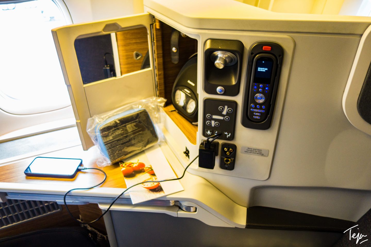 Review: AA 77W Business Class LHR - DFW