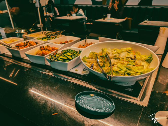 The Centurion Lounge ATL - Overcrowded, Uninspiring Food